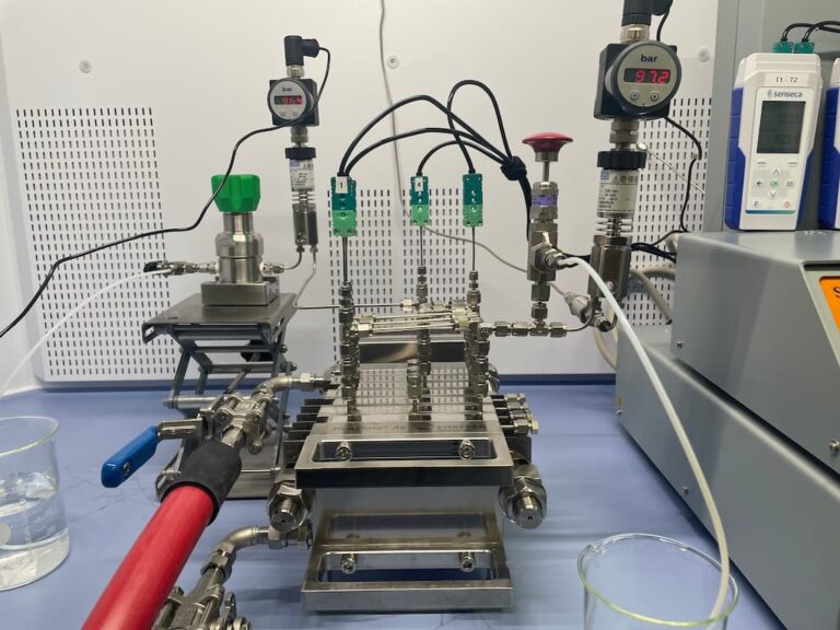 New Ehrfeld FlowPlate A6 reactor in our lab - FloW4All